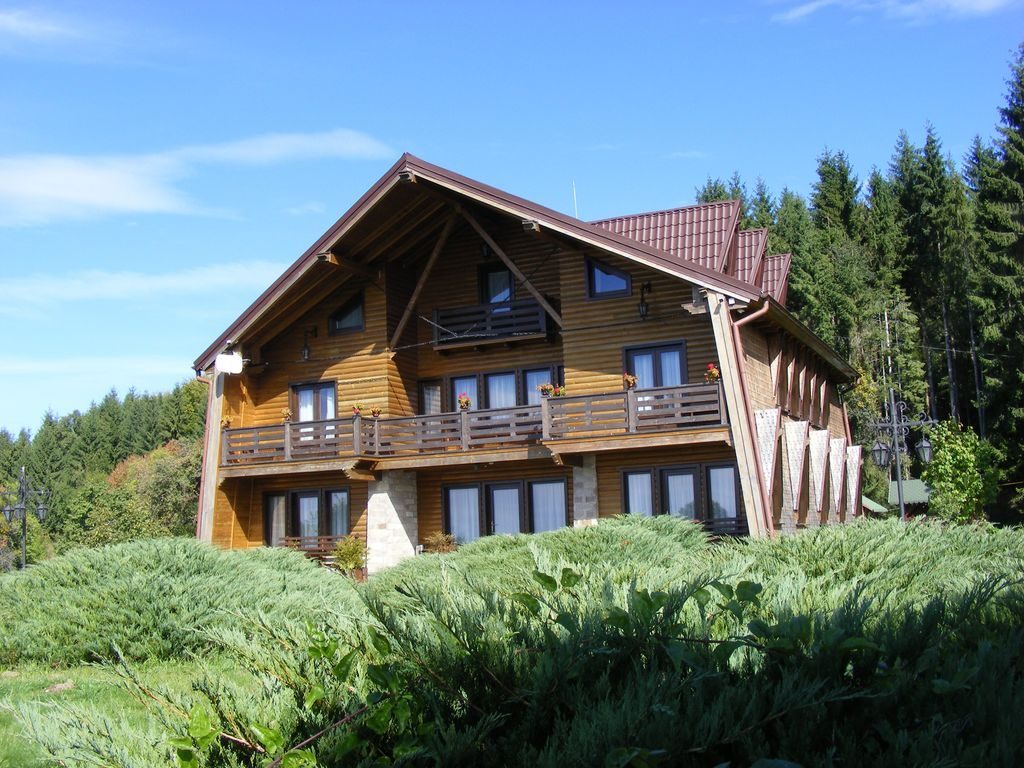 Oamenii din Cusma si ursii de la Dealul Negru, de la buna intelegere ...