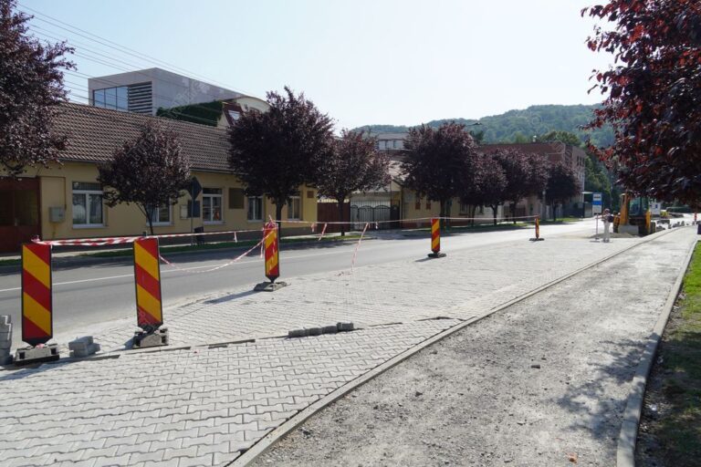 Cum arată noile parcări din fața Palatului de Justiție din Bistrița ...