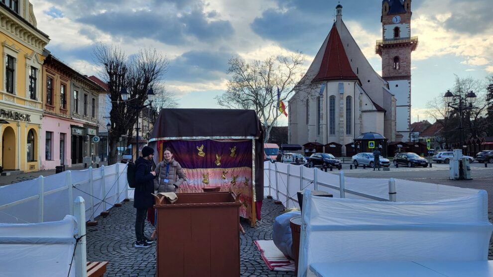 Ce caută sanctuarul, statuia și mielul pe pietonal – TimpOnline.ro
