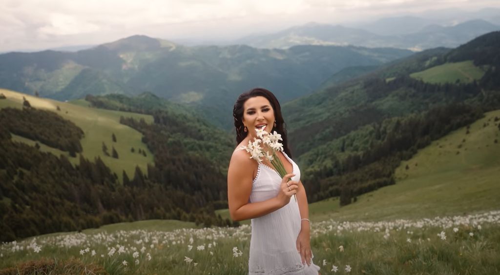 Ce va păți Anuța Motofelea după ce a filmat un videoclip în Poiana Narciselor – TimpOnline.ro