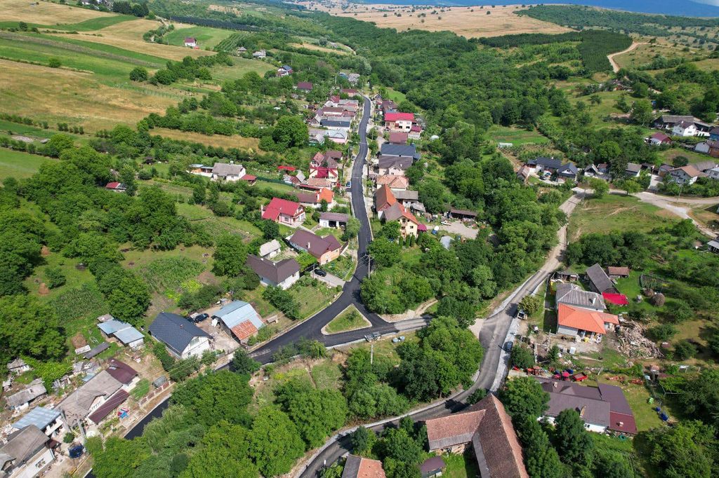 Două străzi din Ghinda, asfaltate. Turc: Vara aceasta intervenim în ...