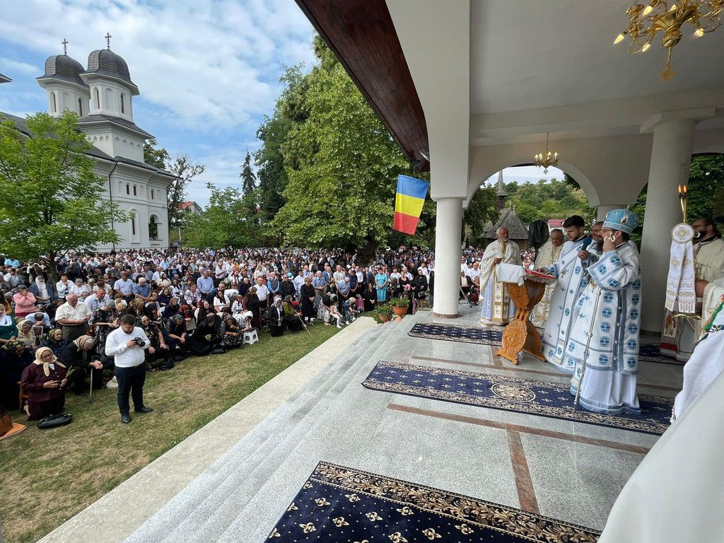 Hram la Mănăstirea Dobric de Adormirea Maicii Domnului. Programul ...
