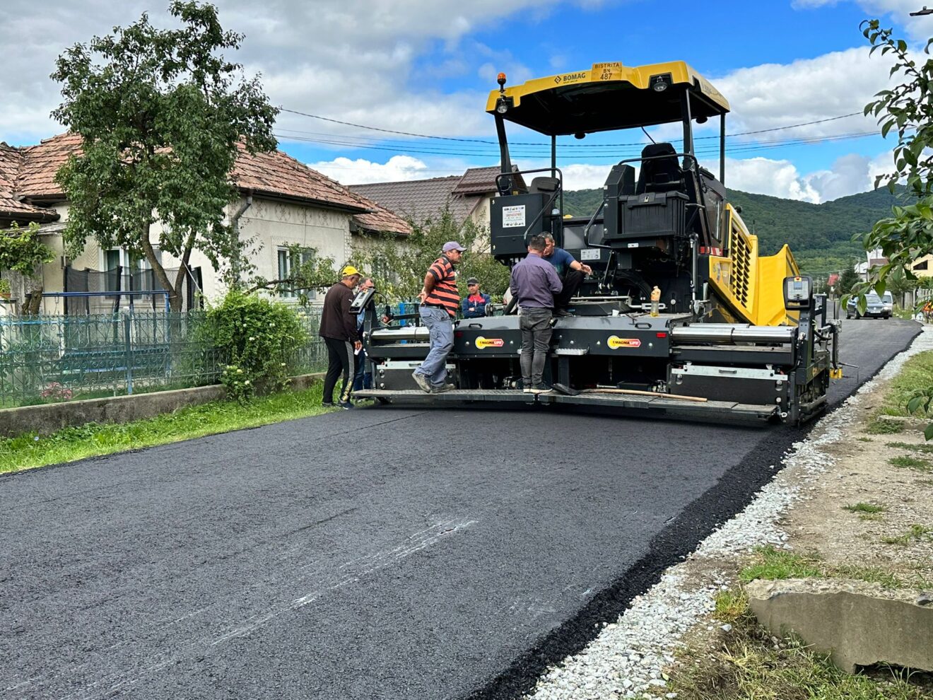De ce se toarnă asfalt pe străzile de pământ. Ce se va întâmpla cu ele ...