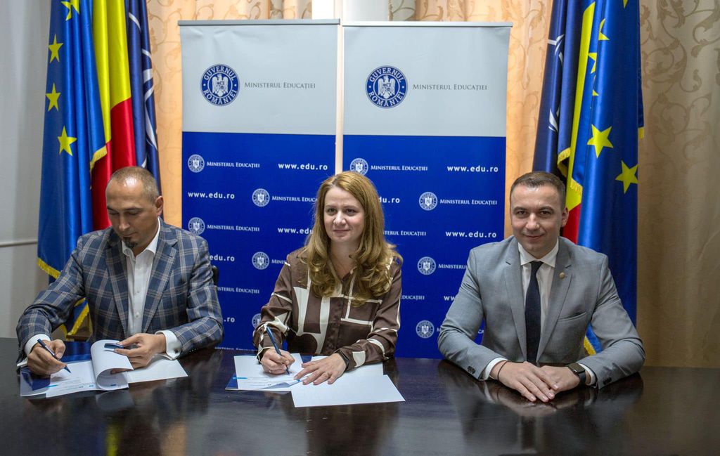 Contract semnat pentru 25 de microbuze electrice noi destinate elevilor ...