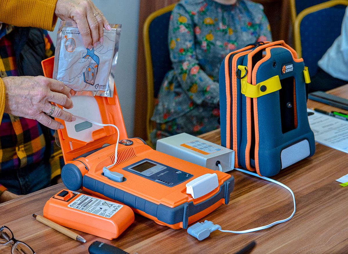 Proiect în CL Bistrița: Defibrilatoare automate și cursuri de prim ...