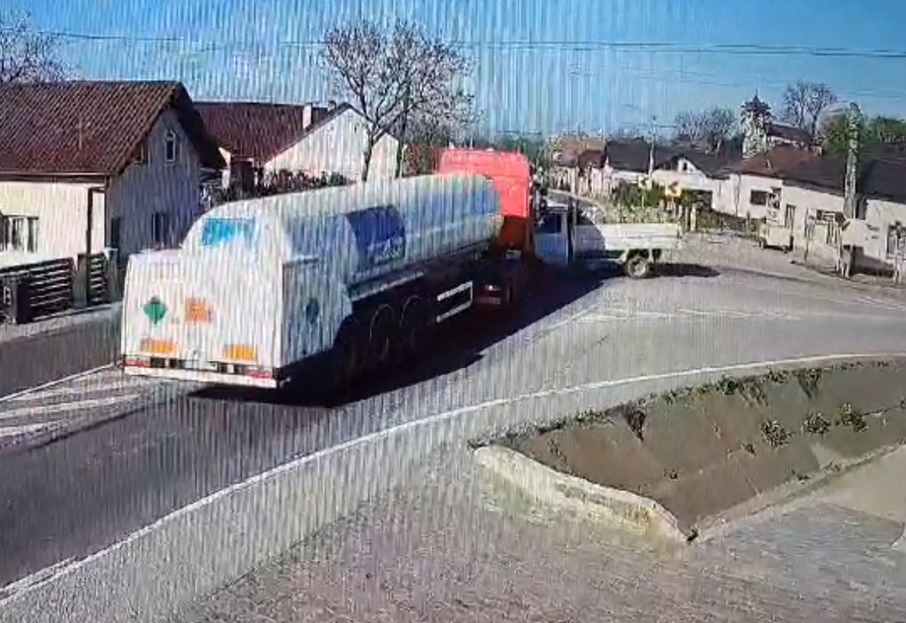 Cine e de vină pentru accidentul de la Uriu. Imagini surprinse de o cameră de supraveghere ...