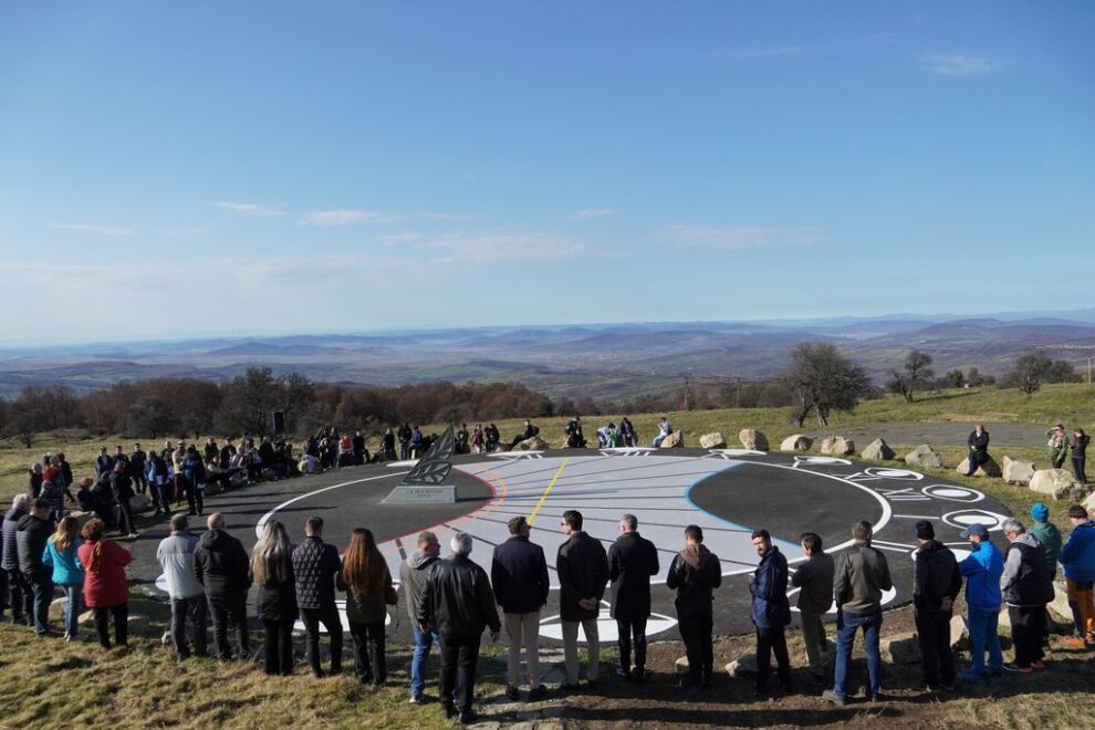 Ceasul solar de la Dealu Negru, cel mai nou obiectiv turistic ...