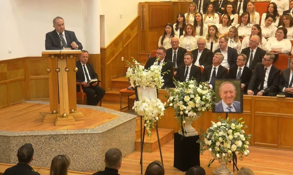 Înmormântarea lui Ioan Repede, la Biserica Penticostală Sfânta Treime ...